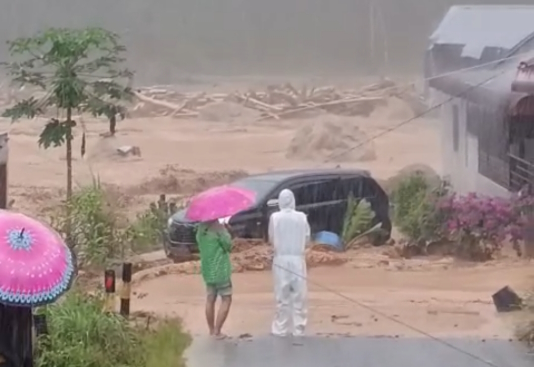 Bencana Banjir Dan Longsor Landa Sejumlah Daerah, Walhi: BENCANA AKIBAT ...